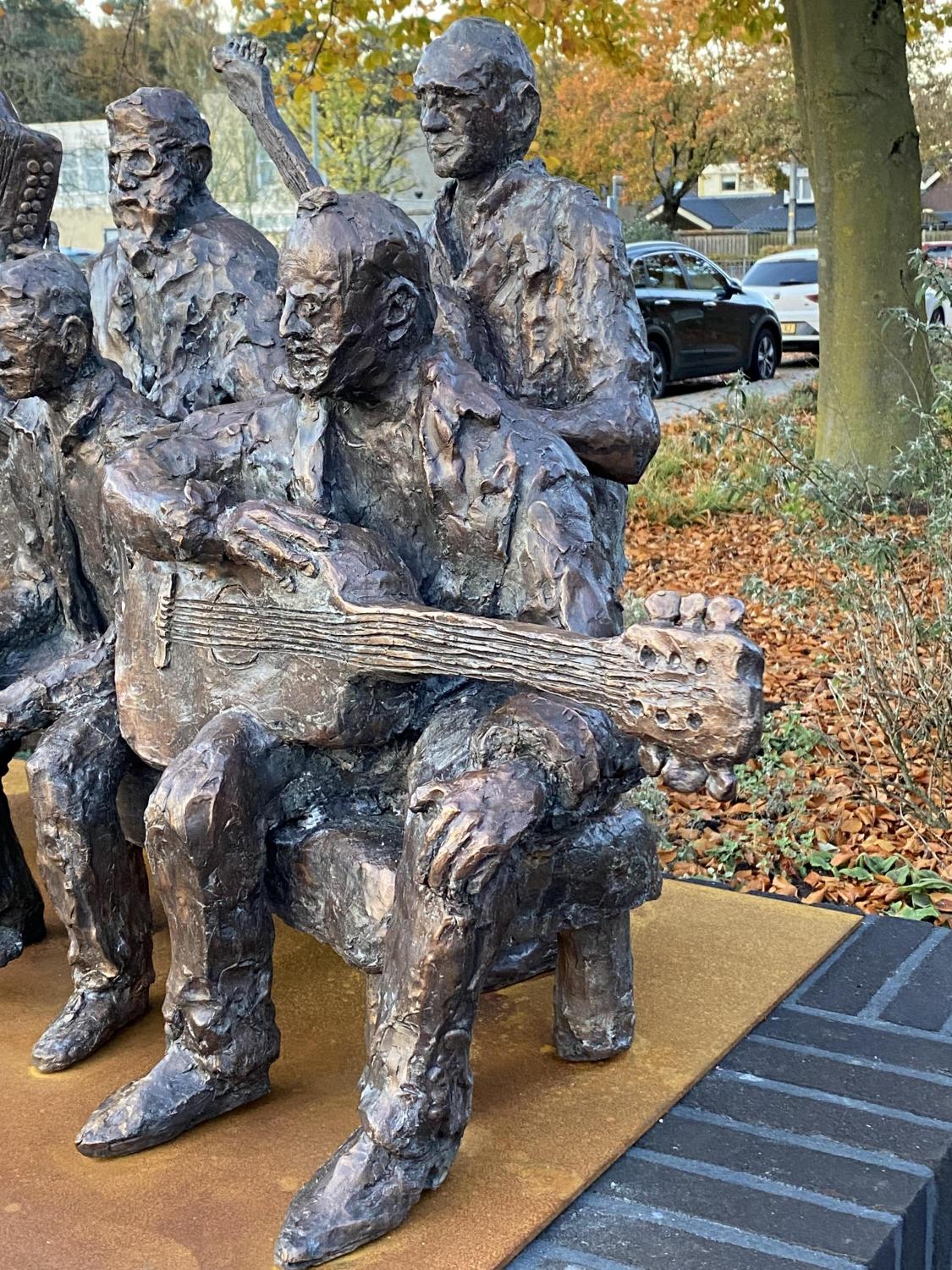 Standbeeld band Rowwen Hèze | Landschap Horst aan de Maas